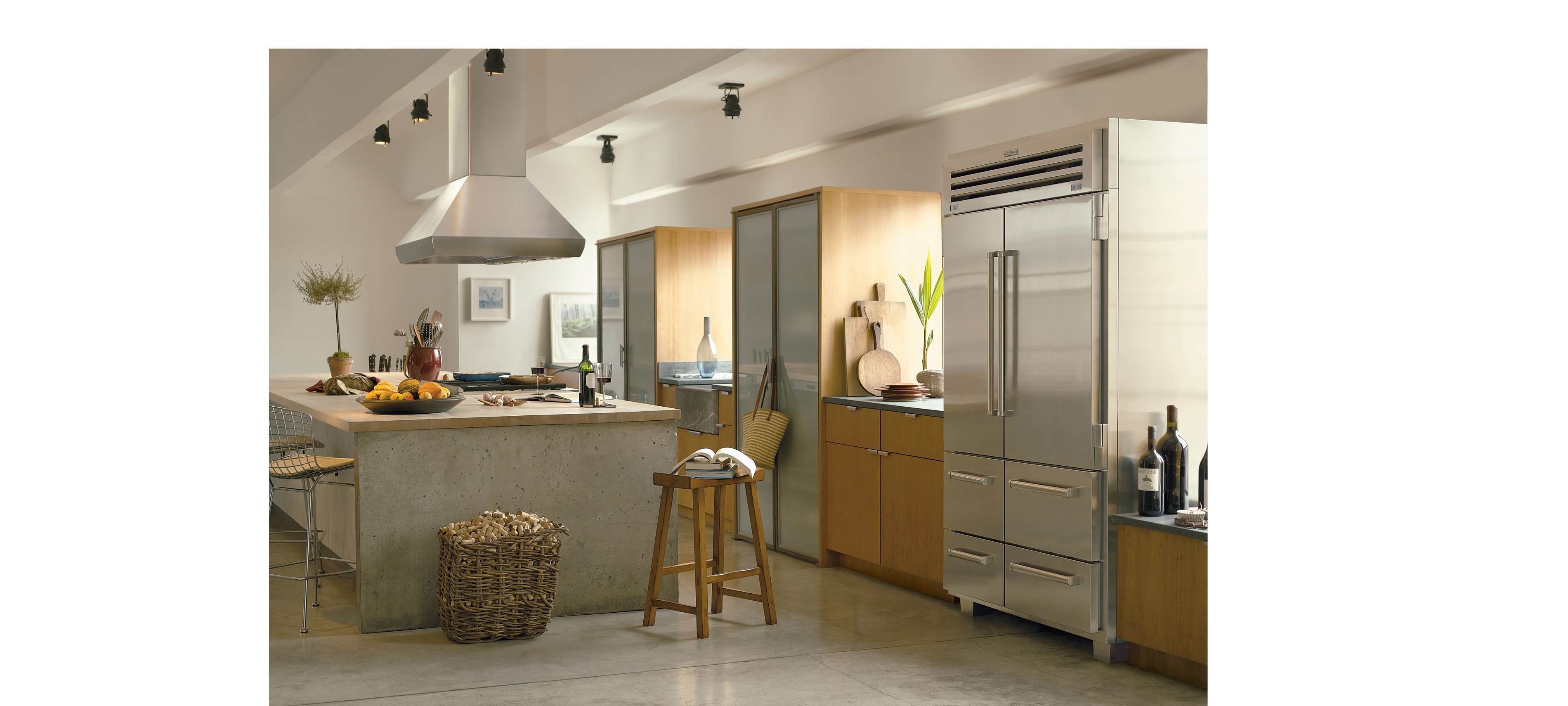 54" Pro Island Hood | PI543418 | Wolf Appliances